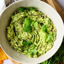 The BEST Copycat Chipotle Guac Recipe Made In 5 Minutes