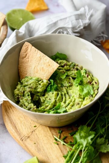 The BEST Copycat Chipotle Guac Recipe Made In 5 Minutes