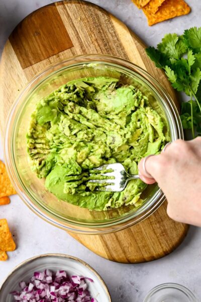 The BEST Copycat Chipotle Guac Recipe Made In 5 Minutes