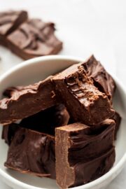 4 Ingredient Fireball Fudge Recipe (Takes Just 5 Minutes To Prep)