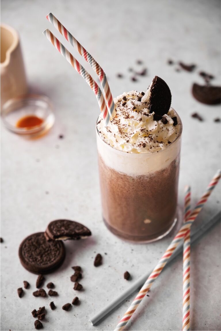 The MOST DELICIOUS Oreo Milkshake Ever Made In 1 Minute
