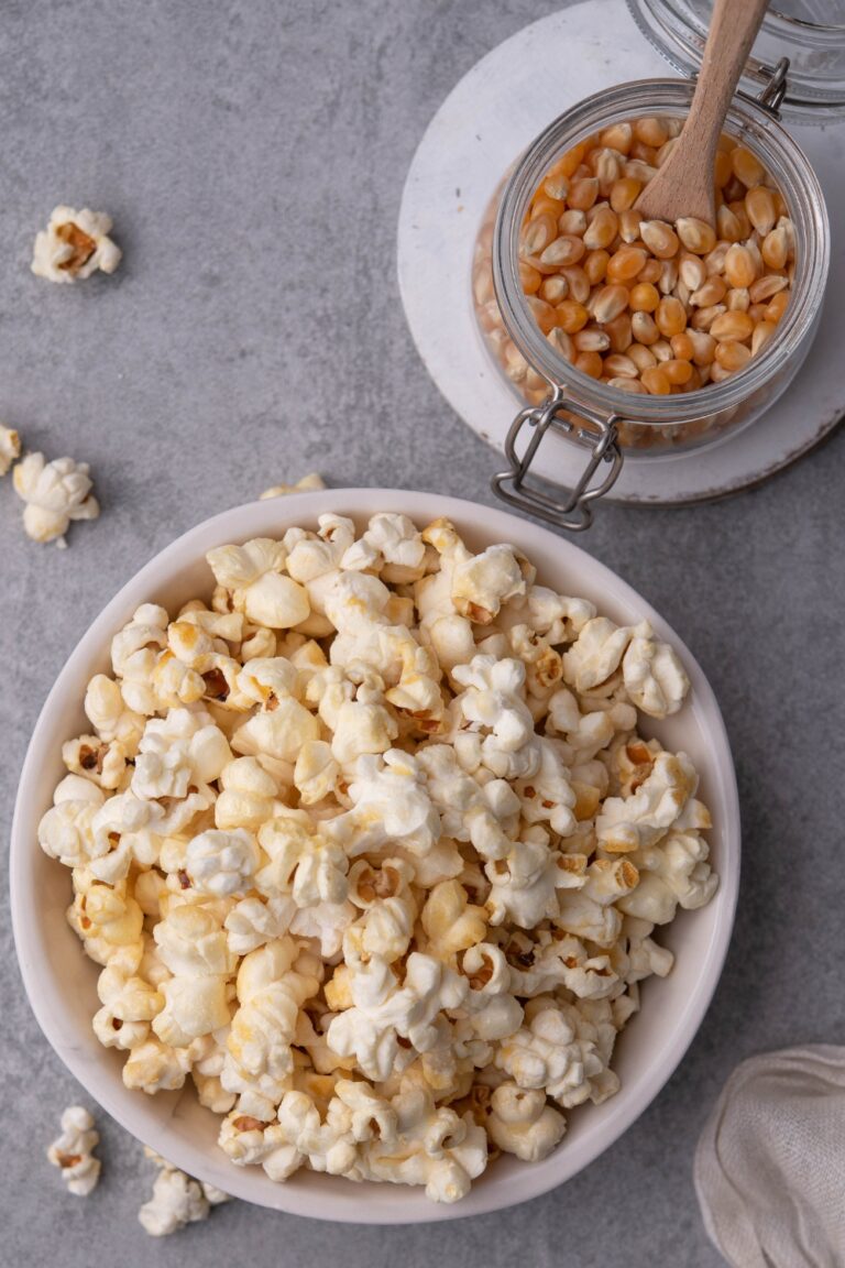 The BEST Homemade Kettle Corn Recipe (Easy To Make In 5 Minutes)