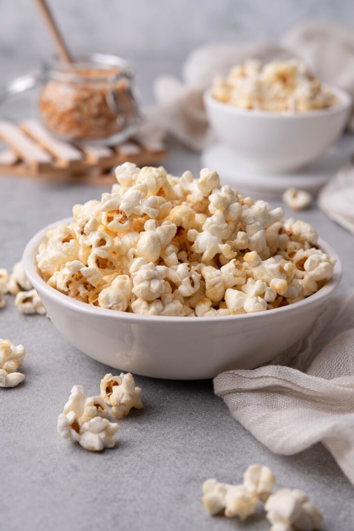 The BEST Homemade Kettle Corn Recipe (Easy To Make In 5 Minutes)