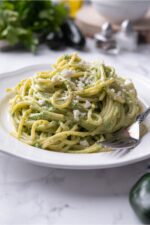 EASY Green Spaghetti Recipe (Made In Just 15 Minutes)