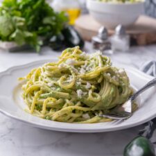 EASY Green Spaghetti Recipe (Made In Just 15 Minutes)