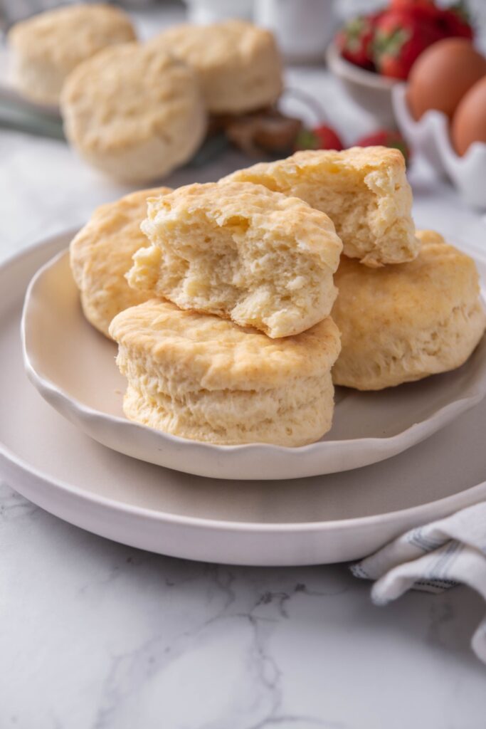 Cracker Barrel Biscuits – Easy Buttermilk Biscuit Copycat Recipe