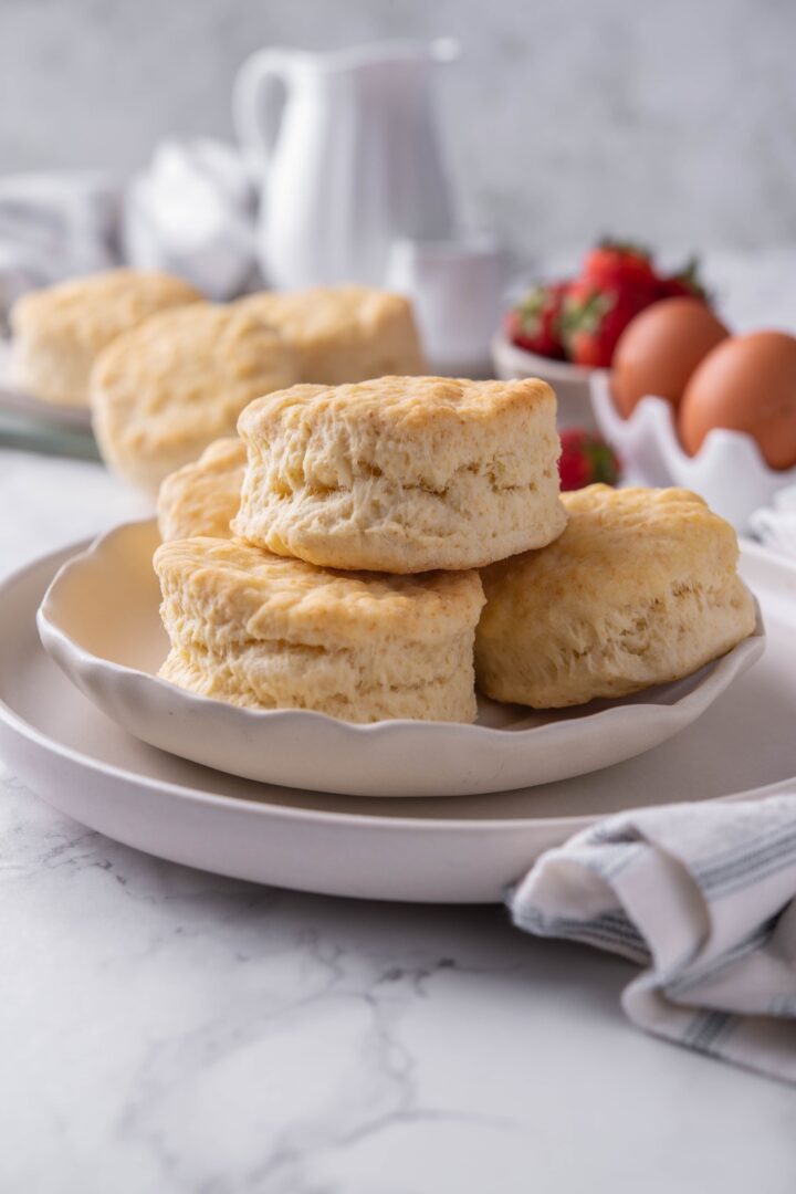 Cracker Barrel Biscuits – Easy Buttermilk Biscuit Copycat Recipe