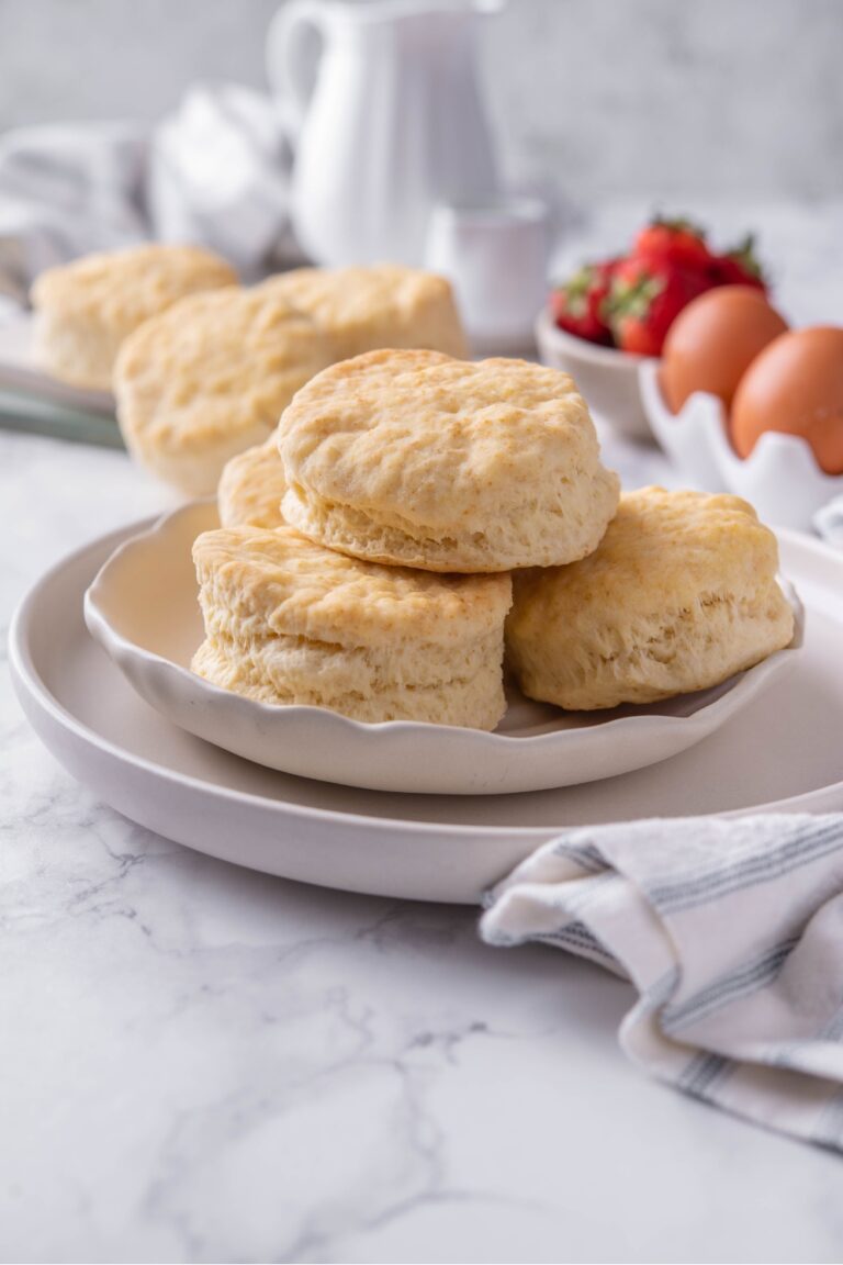 Cracker Barrel Biscuits – Easy Buttermilk Biscuit Copycat Recipe