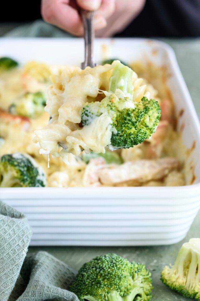 Chicken and Broccoli Pasta Bake (Creamy and Cheesy)