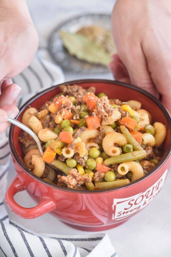 One Pot Hamburger Macaroni Soup