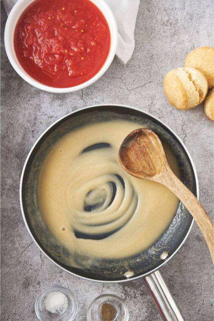 10 Minute Tomato Gravy Recipe (Super Quick & Easy)