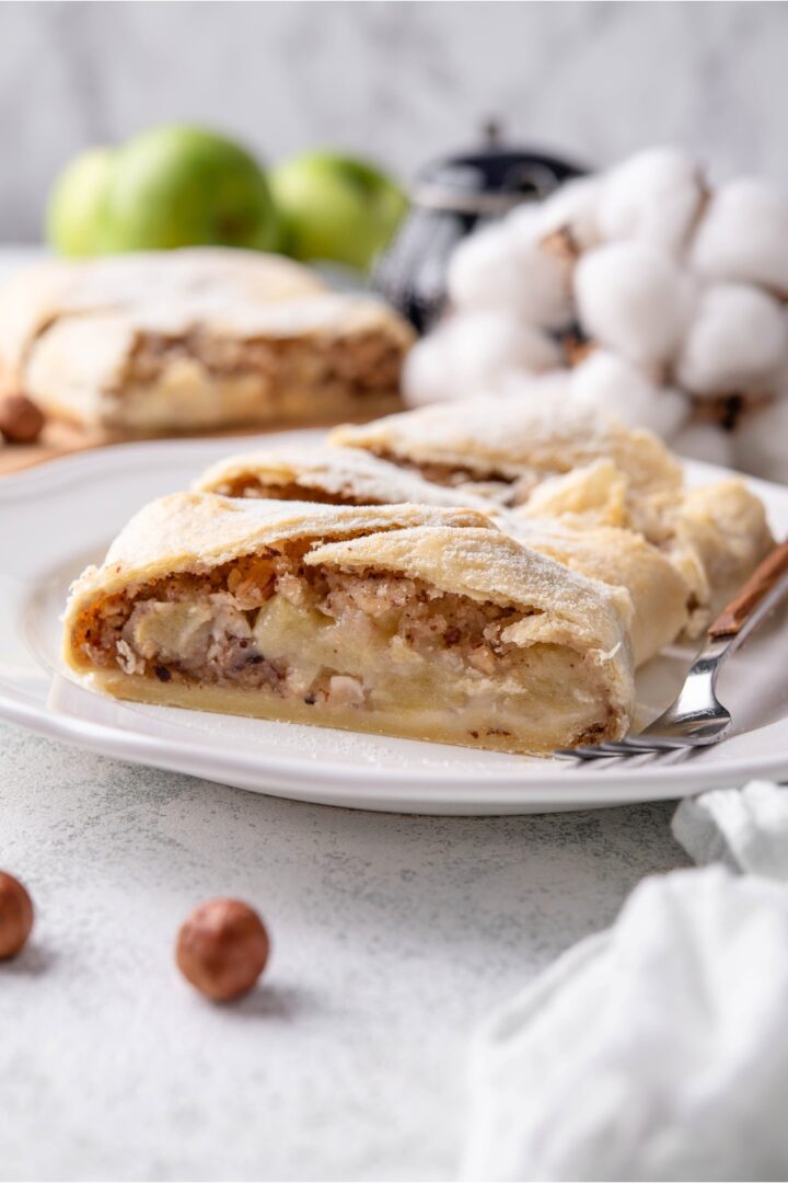 Puff Pasty Apple Strudel