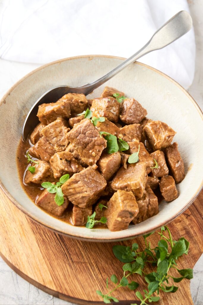 Quick and Easy Crock Pot Beef Tips Recipe (With A Yummy Gravy)