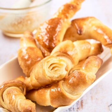 Copycat Cheddars Honey Butter Croissants (3 Ingredients!)