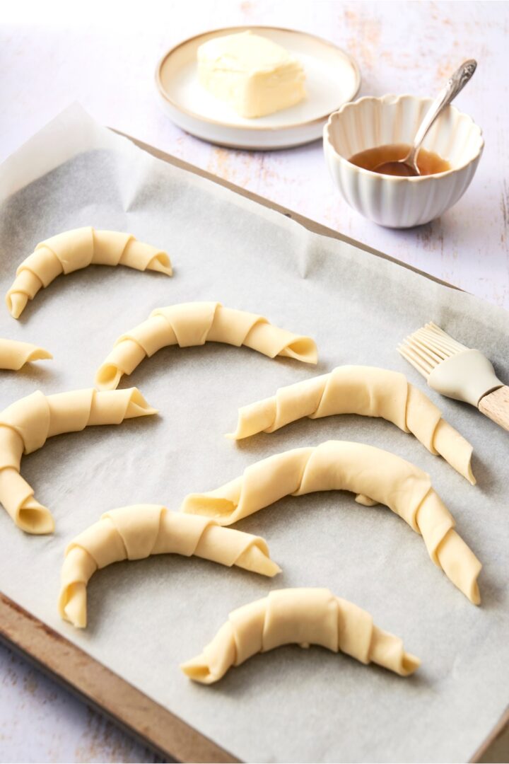 Copycat Cheddars Honey Butter Croissants (3 Ingredients!)