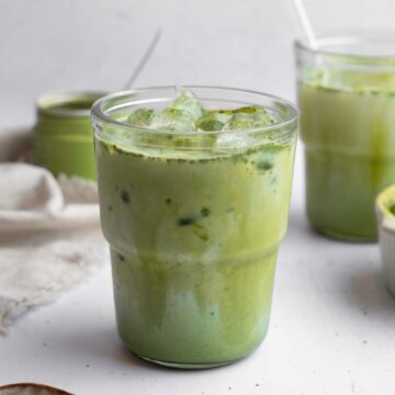Iced Matcha Latte Recipe (Quick and Easy)