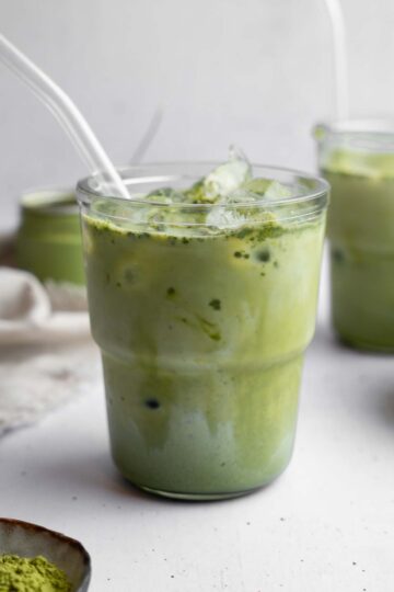 Iced Matcha Latte Recipe (Quick and Easy)