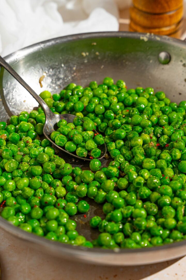 Sautéed Frozen Peas Recipe (How To Cook Frozen Peas)