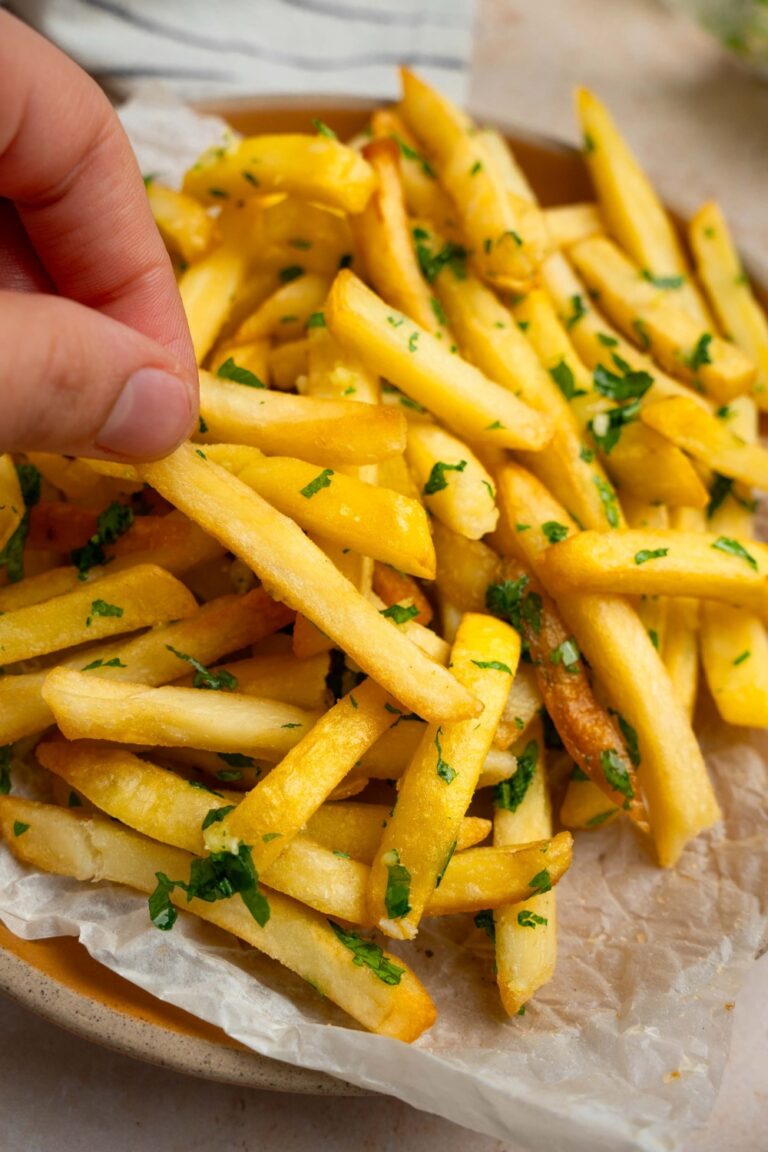 Garlic Fries (Crispy Restaurant-Style Fries In The Oven)