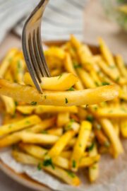 Garlic Fries (Crispy Restaurant-Style Fries In The Oven)