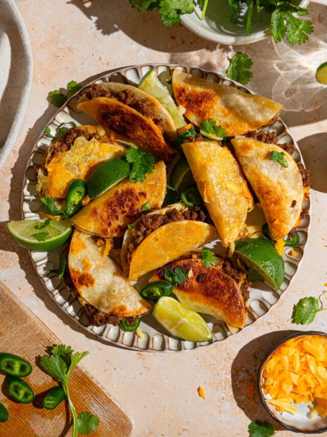 Tiny Tacos (Crispy Mini Taco Shells with Beef and Cheese) - I'm Hungry ...